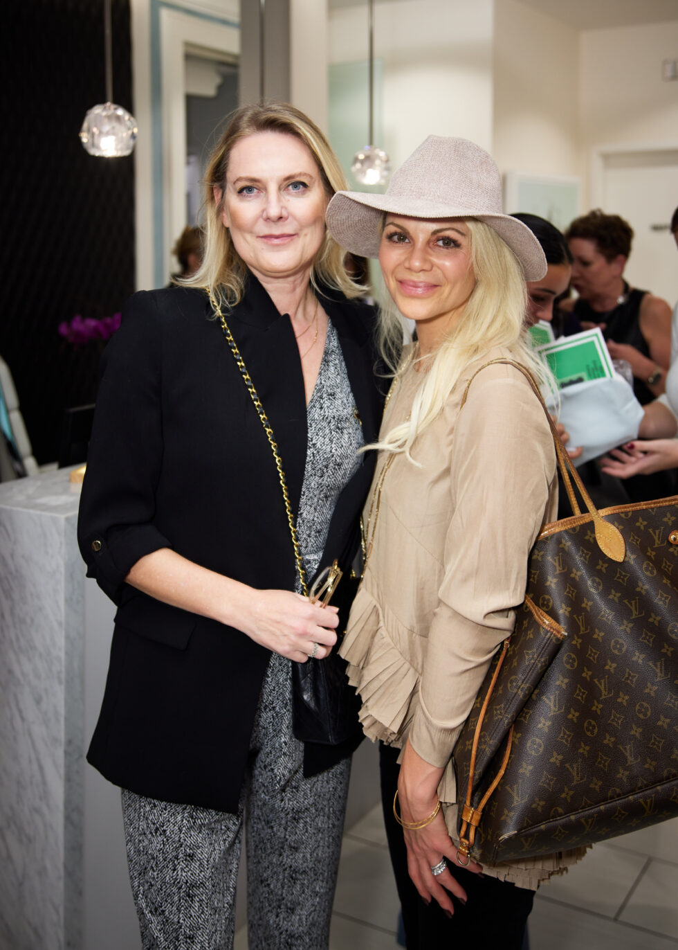 Red Carpet Ready Travel Panel - Fairfield County Look